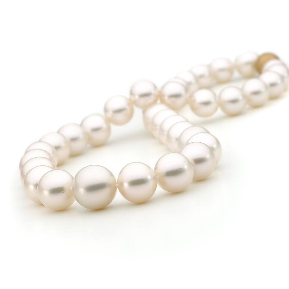 **Classic Pearls:** Discover the beauty of our stunning selection of ...