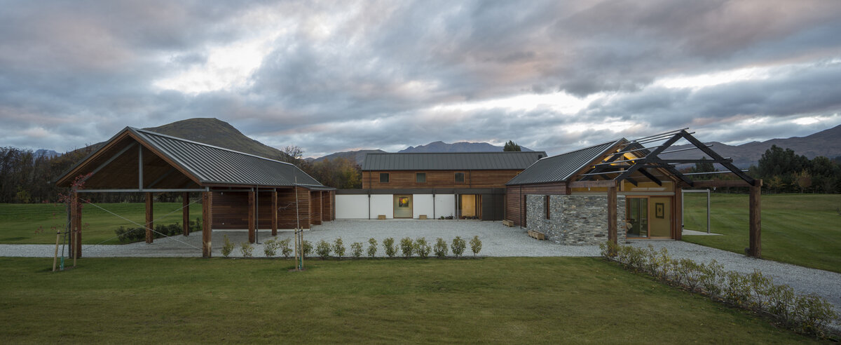 Modern Farm House in Dalefield by Team Green Architects