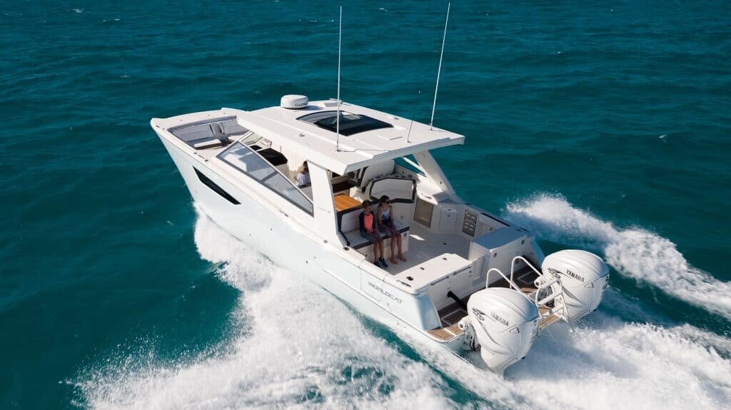 World Cat 400DC-X | Family Boats