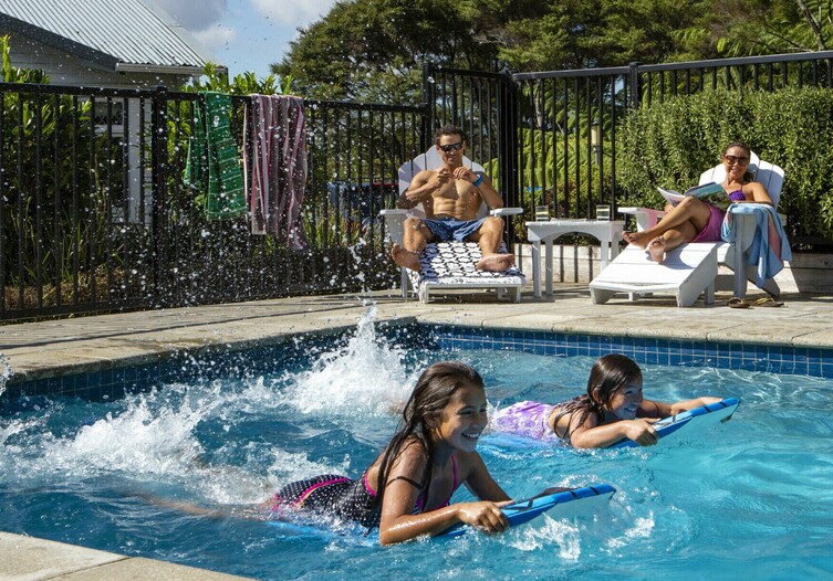 Pool fence store