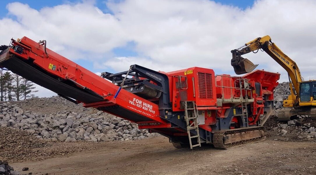 Hire/Rental of heavy machinery. Crushers, Screens, Stackers | Auckland ...