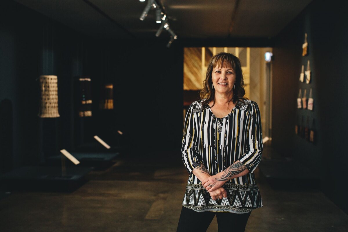 //056 Veranoa Hetet, master weaver | Welcome to NUKU