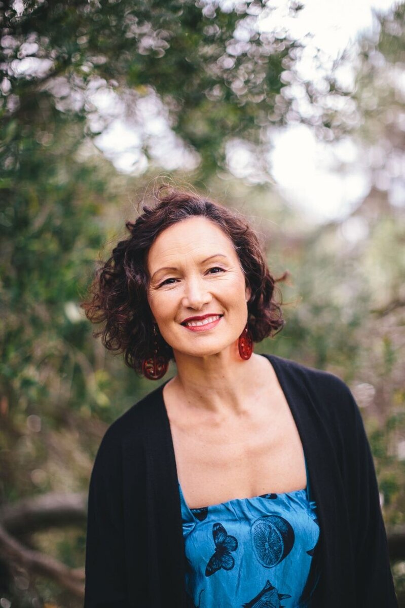 //088 Tania Page, international journalist | Welcome to NUKU