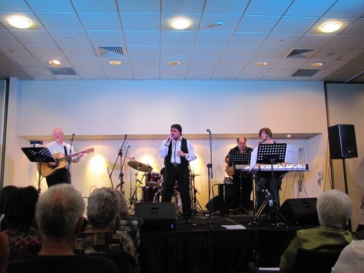 Eddie Low Singer, Musician, Performer and Entertainer. | Eddie Low