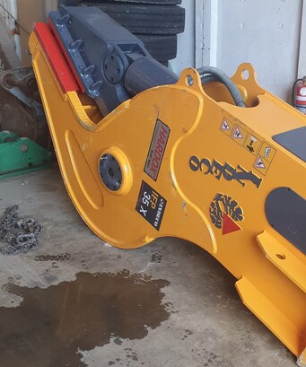 Crush & Screen | See our Italian brand 'Indeco' hydraulic attachments range