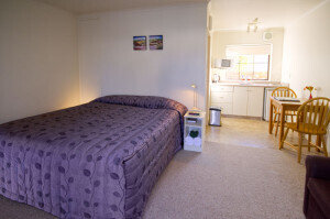 Studio Apartment (802) | Arrow Motel