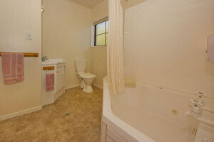 Studio Apartment (802) | Arrow Motel