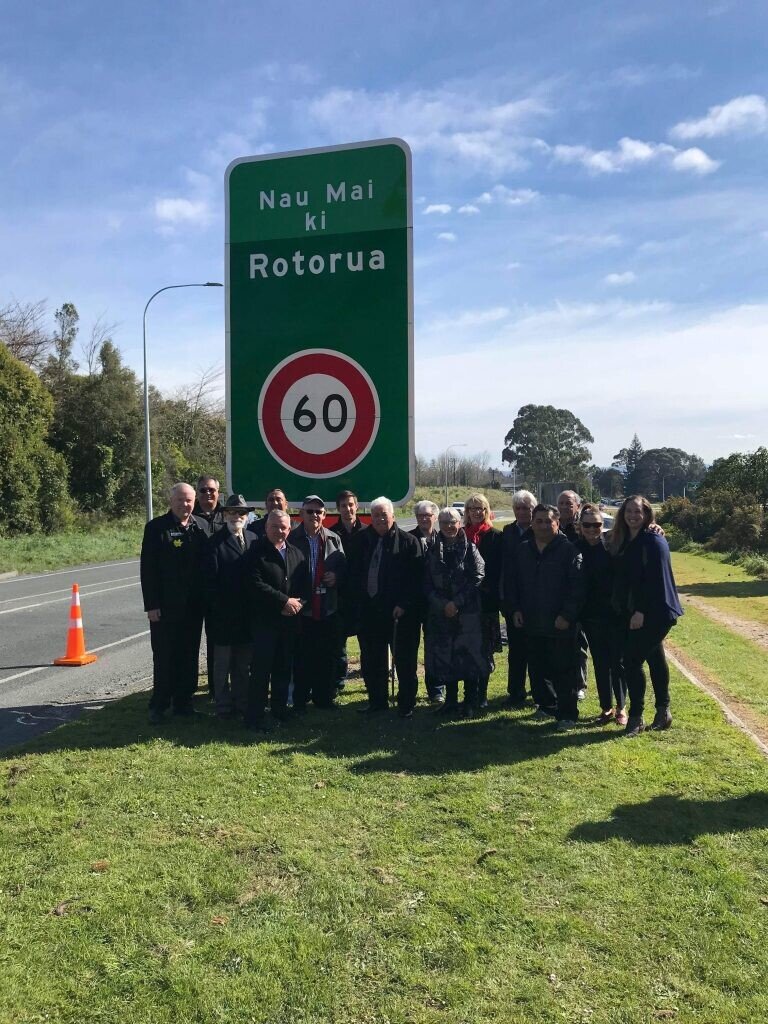 Māori Language Speed Sign Unveiled In Rotorua | Te Tatau o Te Arawa