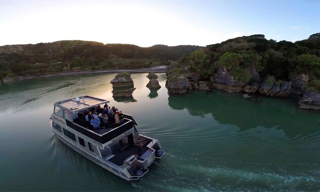 Raglan Harbour Cruises | Raglan Boat Charters - WahineMoe