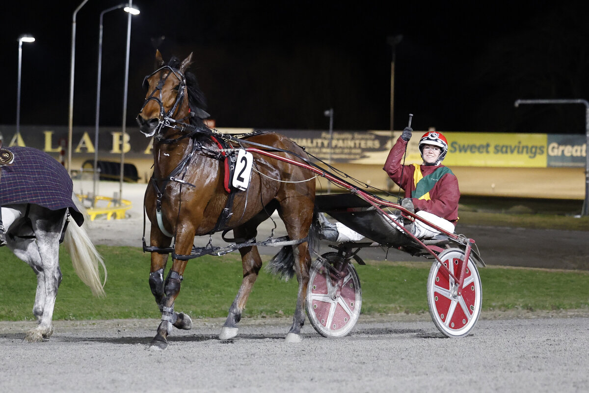 Clear Left gives Crystal Hackett her 50th win | Cambridge Raceway