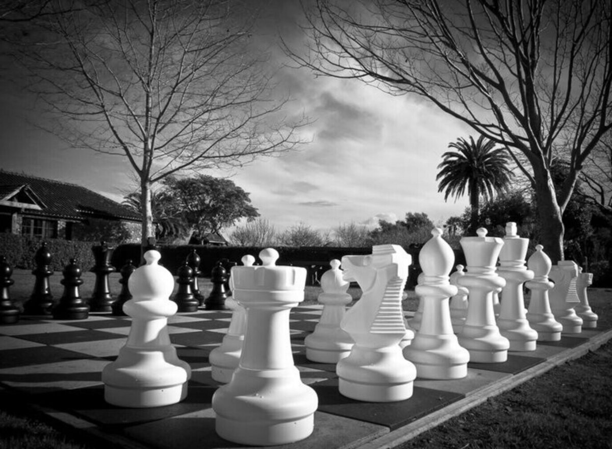 MINI GIANT DRAUGHTS SET | The Garden Chess Company Limited