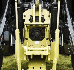 Dromone | Hydraulic Push Back Hitch | Ball Spoon | Pallet Forks | Ag ...