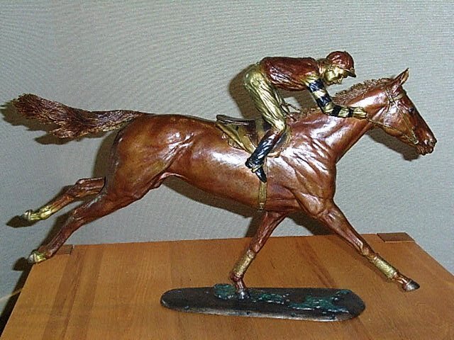 Limited editon sculpture of Phar Lap | New Zealand Thoroughbred ...